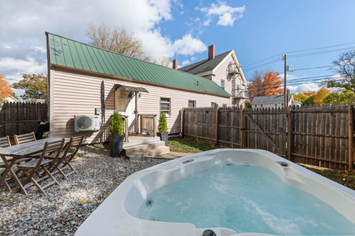 Hot Tub & Patio Retreat ~10 Mins To Gunstock Ski - Laconia, NH
