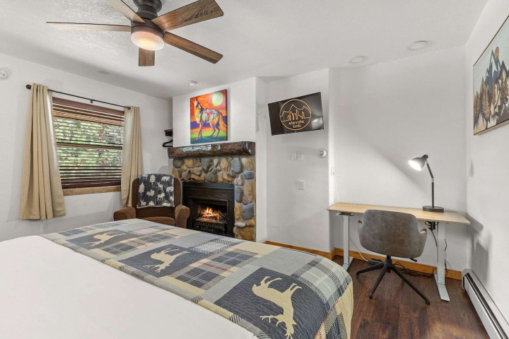 Cabin 18 - King Bed, Mountain Views! Hotel Style! - Estes Park, CO