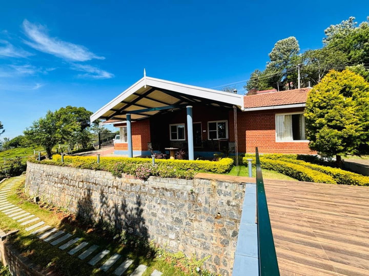 Thakur's Cottage: Waterfall View - Coonoor