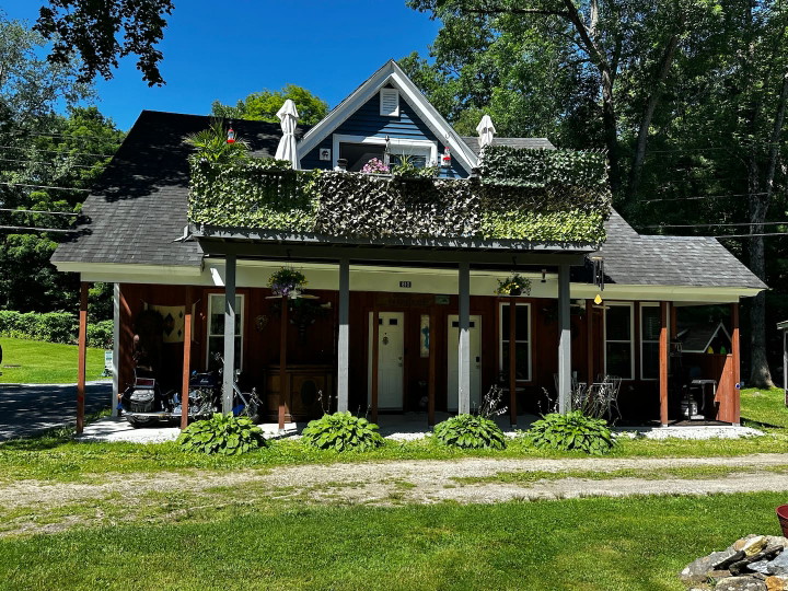 Doc's Lake House 1st Floor, 2 Bdrm Full Apartment - Middlebury, VT