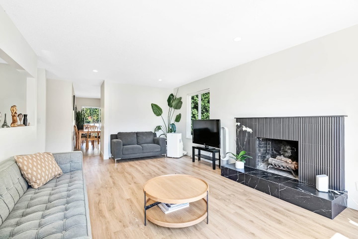 3-bedroom Spacious Entire House/beautiful Backyard - New Westminster