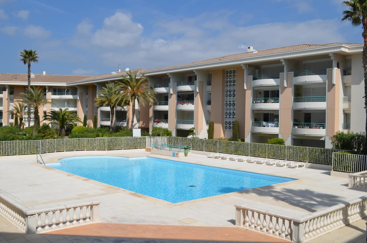 Côte D'azur, Fréjus, Piscine Et Plage - Fréjus
