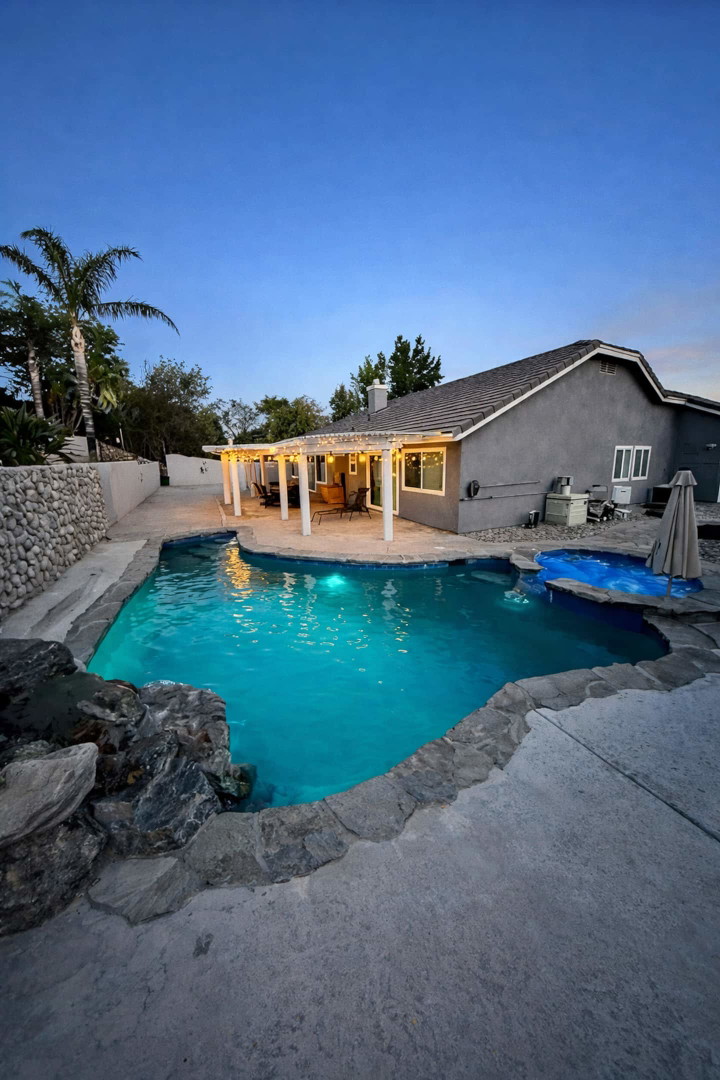 Spacious 4br Home Private Pool & Spa - San Bernardino