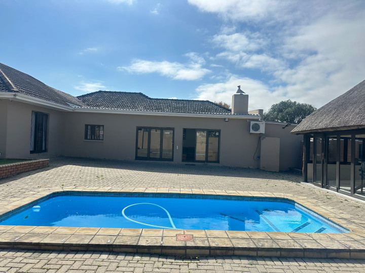 Spacious 5 Bedrooms With Pool & Kids Play Area - East London