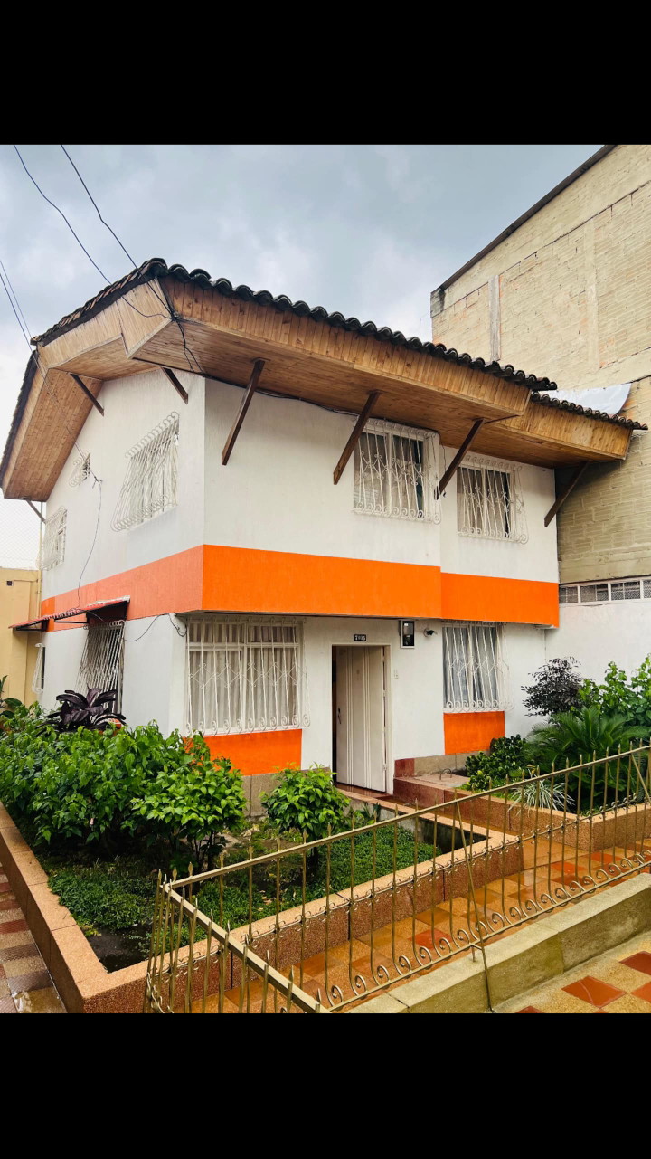 Beautiful Orange House In Montenegro, Quindío. - Quimbaya