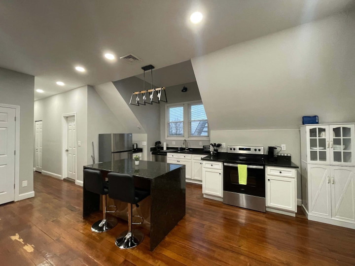 2br Apartment Near Wesleyan 301 - Cromwell, CT