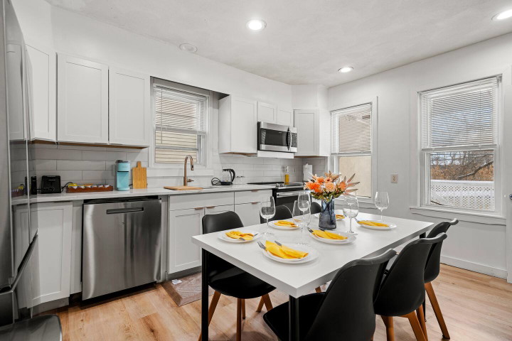 Bright & Cozy Boston Stay | 3br + Free Parking - Revere, MA