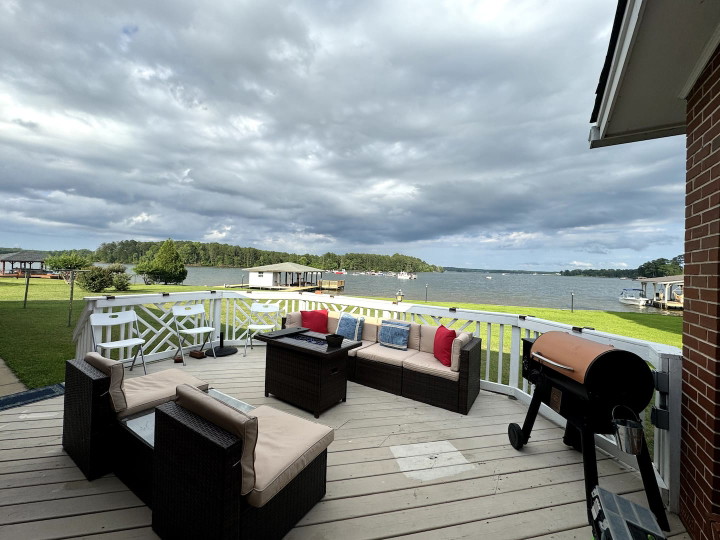 Charming Lake Sinclair Retreat - Milledgeville, GA