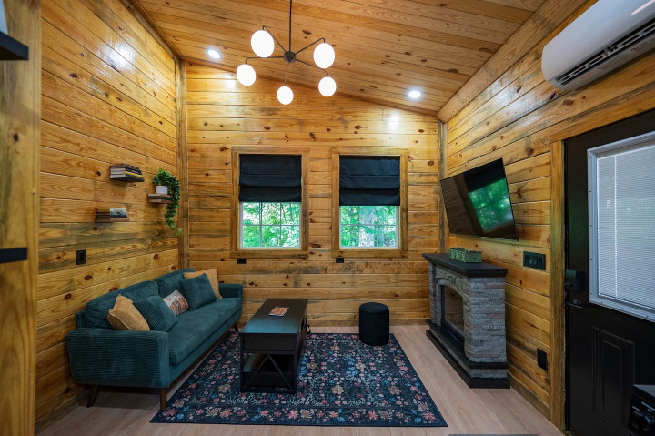 Storybook Cabin - Cozy Tiny Home - 
