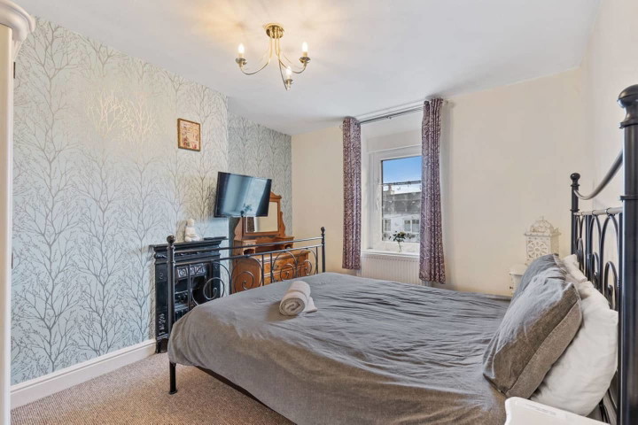 4/5 Bed House -Burton Latimer, Isham And Welly - Northamptonshire