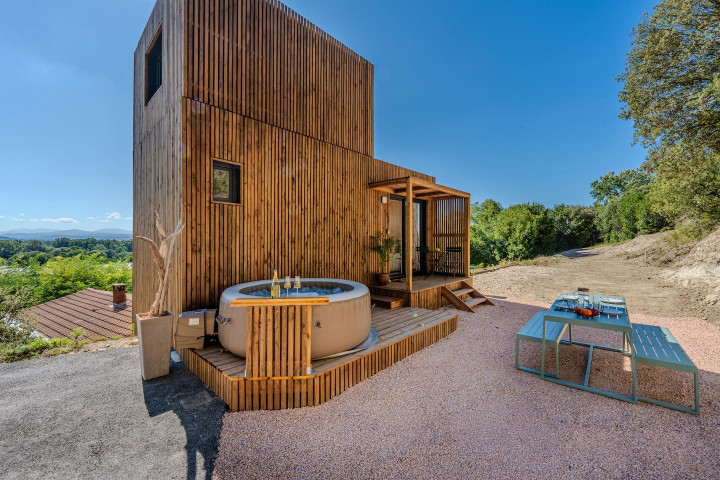 Chalet En Bois Avec Jacuzzi - Ardèche