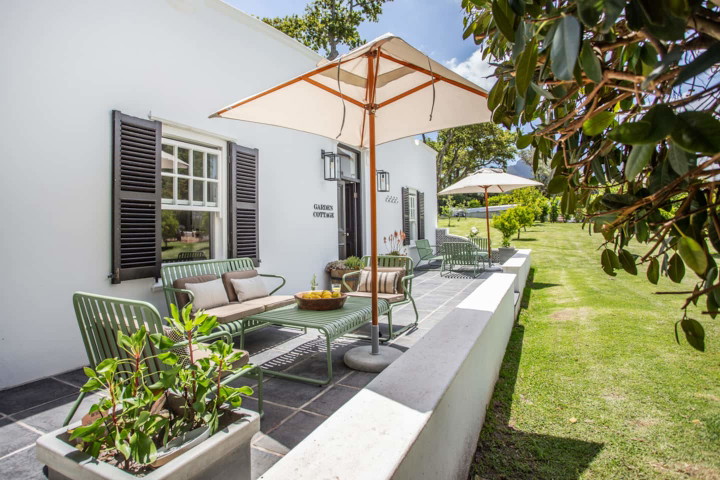 Stylish Cottage On Exclusive Constantia Estate - 