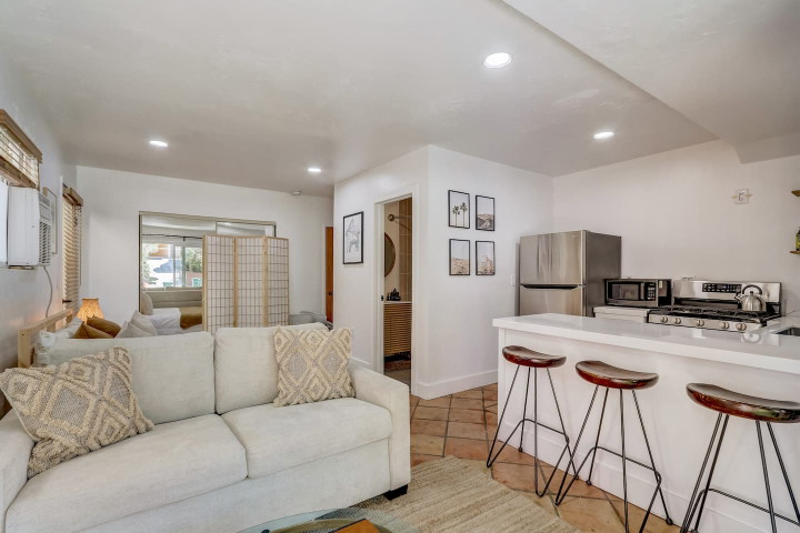 New Modern Studio In The Hills | Sleeps 2-4 - San Diego, CA
