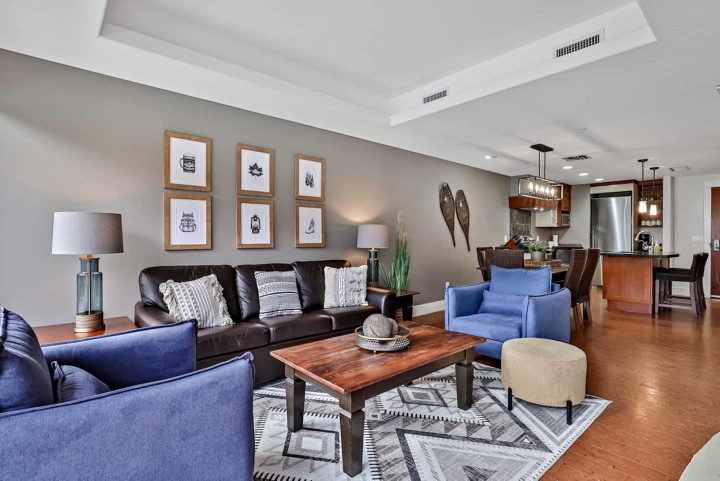 Classic Hideaway: Elegant 2bd 2bth - Alberta