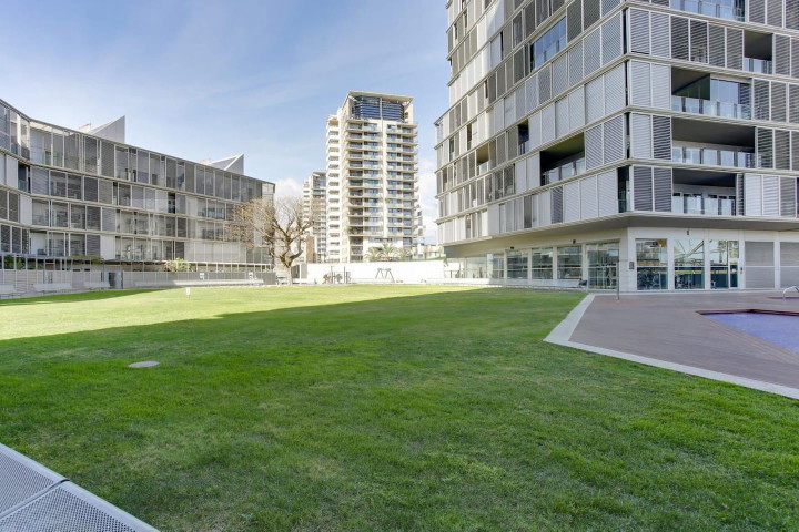 Beach Apartment 2-room & 2-bath + Parking - Barcelona