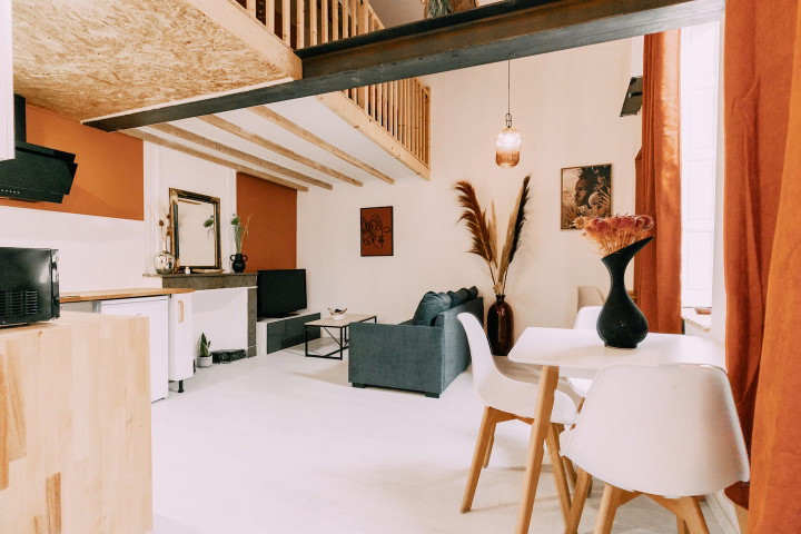 Studio Mezzanine 2/3 Personnes Centre Ville 40m2 - Nîmes