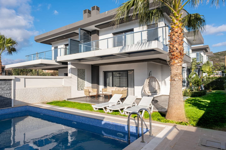 Super Deluxe New Rooms With Air Conditioning And A Super Pool - Çeşme