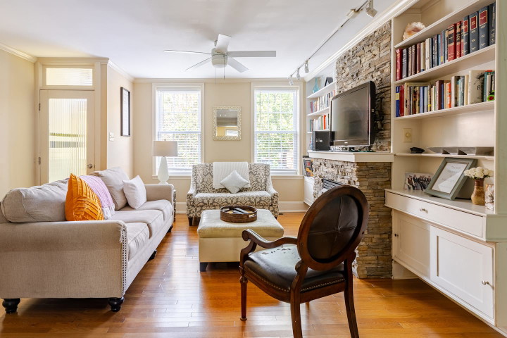 Cozy 2bd Home, Fireplace, Passyunk Sq. Fountain! - Philadelphia, PA