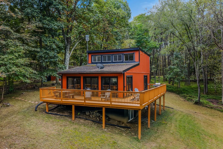 Red Bud Acres ~ Spacious Family Cabin ~ Fast Wifi - Berkeley Springs, WV