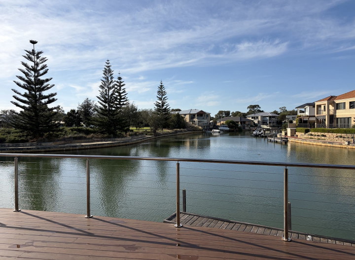 Absolute Waterfront Luxury | Private Jetty, Kayaks - マンジュラ