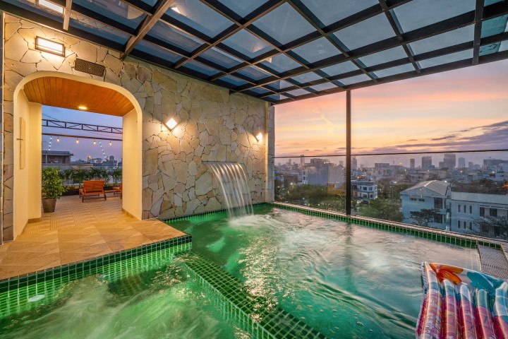 Fln 5br Luxury Villanear The Beach · Elevator · Infinity Pool · Pool Table · Sauna - Da Nang, Province, Vietnam