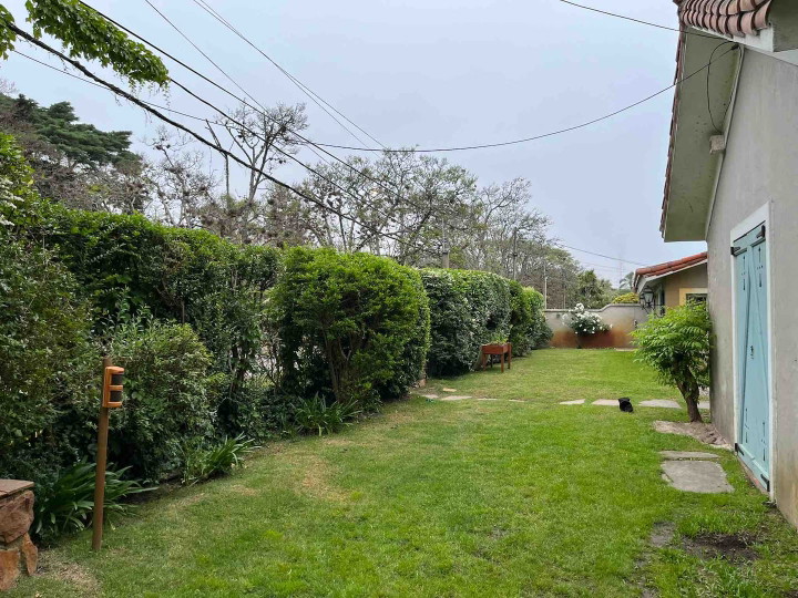 Hermosa Casa En Barrio Residencial Carrasco - Montevideo