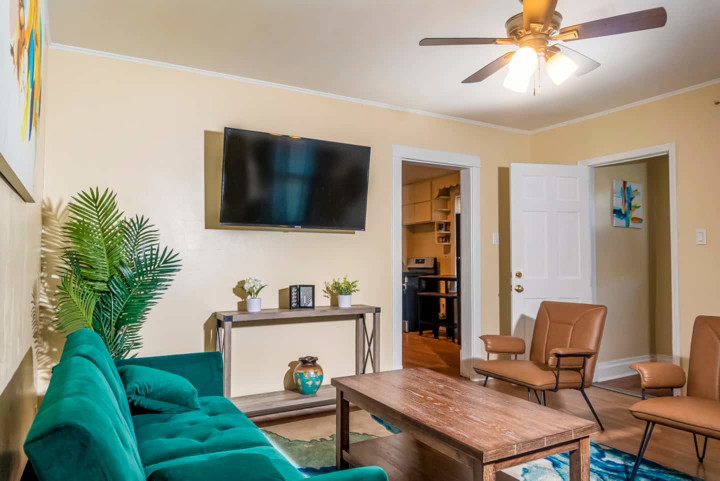 Exquisite Rogers Park 1bd/1bath Apt. Near Evanston - Wilmette, IL
