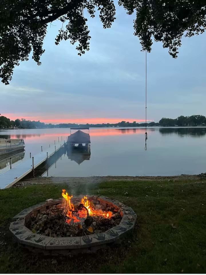 Lakeside Retreat With Game Room And Gorgeous Views - Middlebury, IN