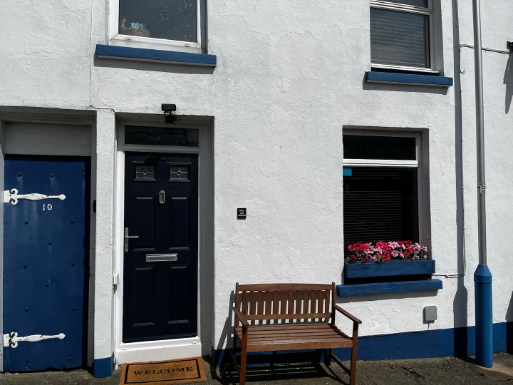 Charming 2-bed Cottage In Town - Isle of Man