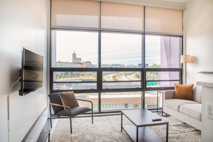 Bright Studio Apt With Rooftop, Gym, And Parking - Milwaukee