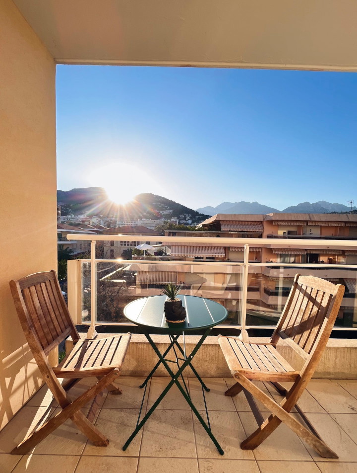 Beaches, Air Conditioning, Closed Garage, Very Quiet Beachfront - Roquebrune-Cap-Martin