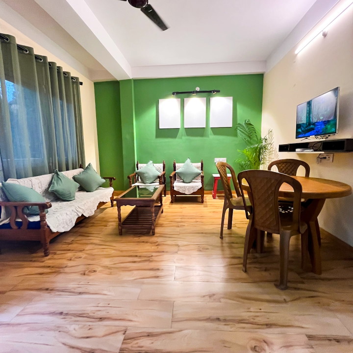 Mehboob's Residence | Cozy Green Retreat - India