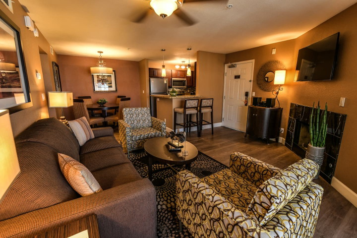 Fireplace 2 Bedroom Condo Resort With 5 Pools - Las Vegas Strip, NV