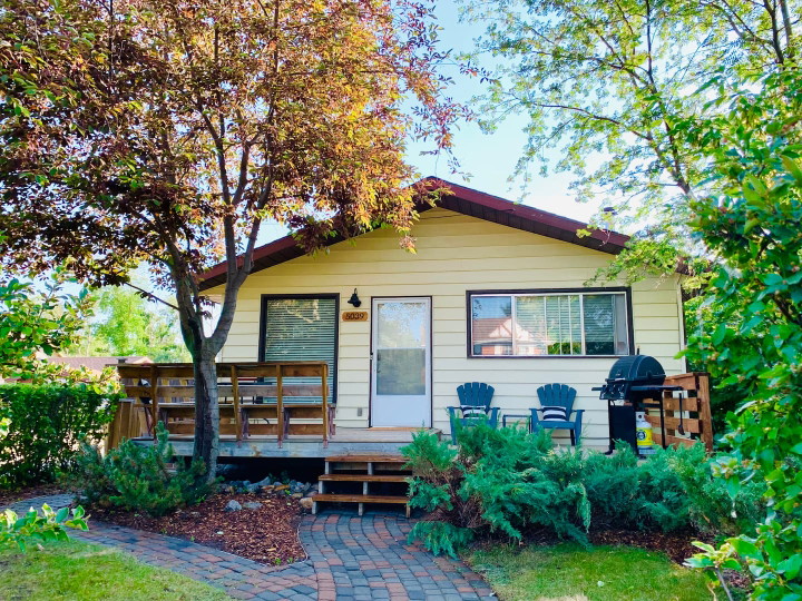 Cabin Retreat-steps From The Beach - Sylvan Lake, AB