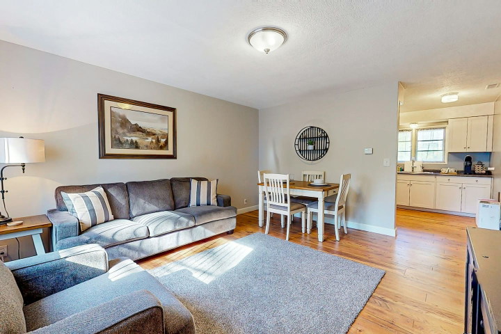 2br Peaceful Getaway With Patio & W&d - Near River - Oregon City, OR