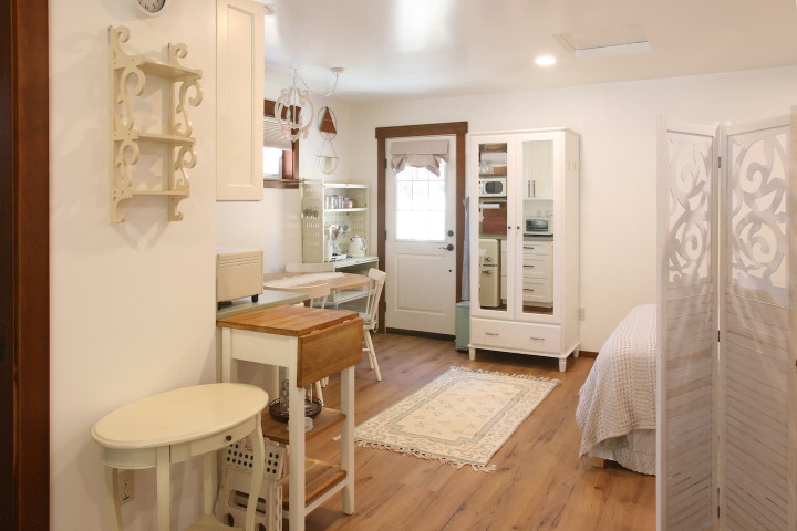 Sanctuary Garden Cottage  Cozy Private Escape - Edmonds, WA