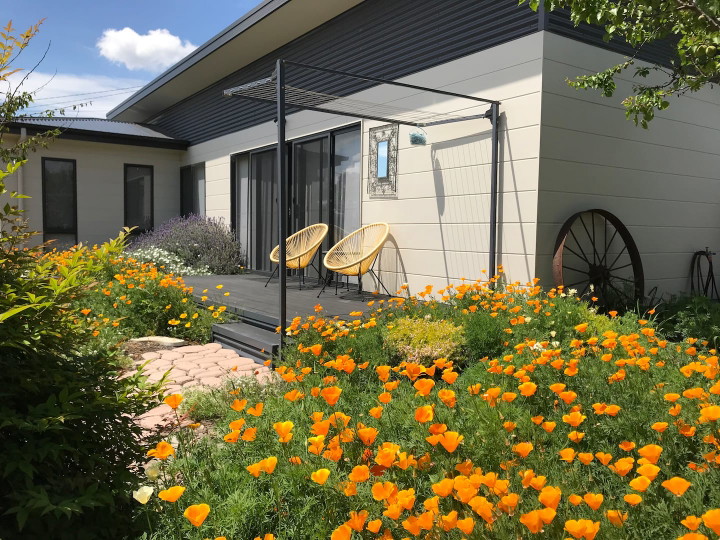 Modern 2br Guesthouse | Sleeps 4 | Secure Parking - Canberra