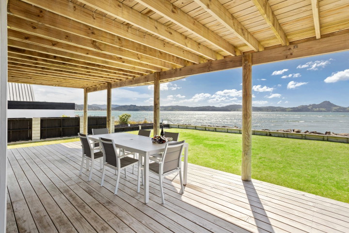 Beach Front Holiday Home - Whitianga