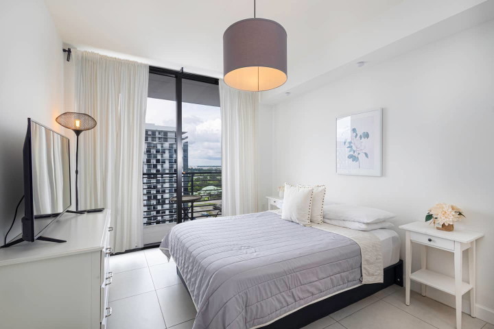 D1606a Awesome Downtown Doral Apartment - Doral, FL