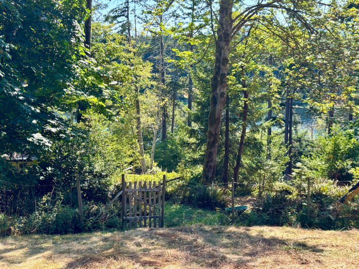 Escape To The Lake! - Salt Spring Island