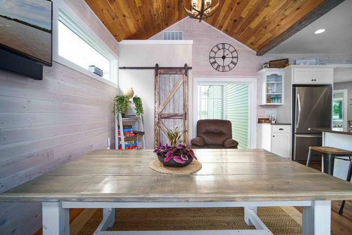 Waterfront Cottage, Amazing Sunsets, Kayaks, Pier - Two Rivers, WI