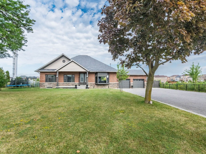 15+guests 5 Bedrooms 5 Bathrooms
10+ Parking - Brampton