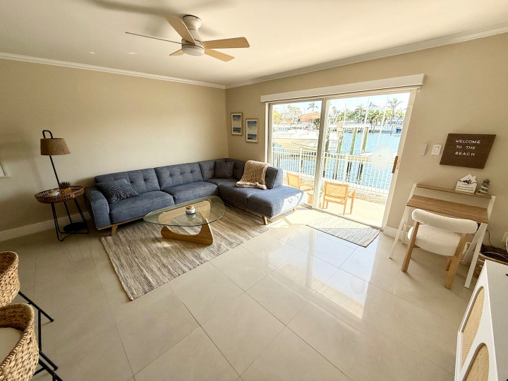 Beautiful Waterfront Beach Condo In St. Pete Beach - St. Pete Beach, FL