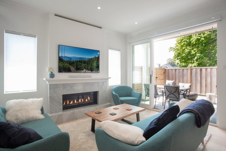 "Babyblue" - New Executive Coach House - North Vancouver