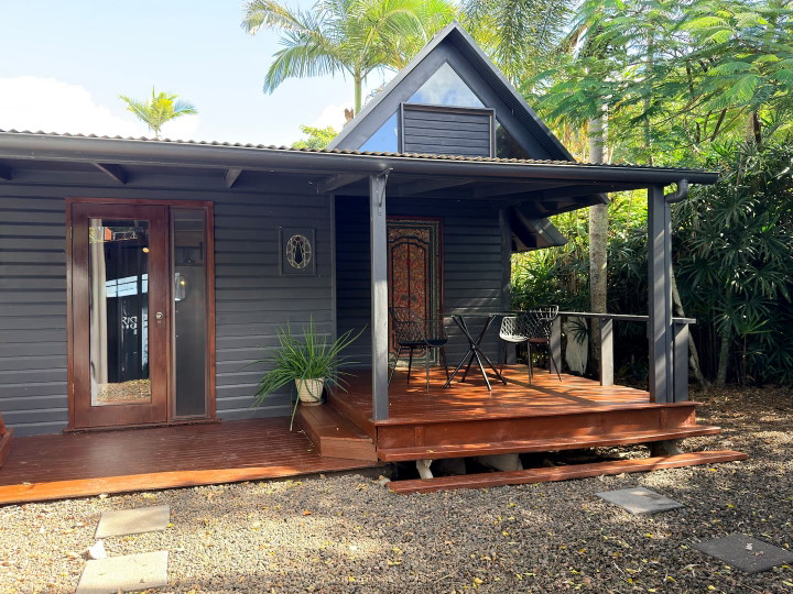 Timber & Tide | Beachside - Private - Comfortable. - Cairns