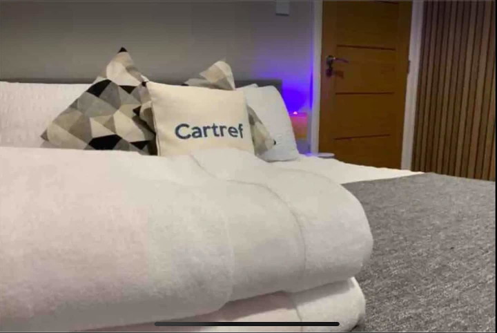 Beautiful Double Room And Ensuite Bathroom No Fees - Epsom