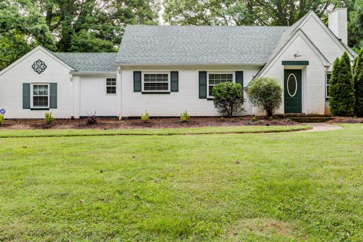 Walk To Wake Forest | 4br/3ba Modern Farmhouse - Winston-Salem, NC