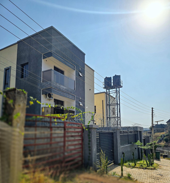 Duplex Tedcon 1&nbsp;Chambre, Alimentation 24h/24 Et 7j/7, Climatisation, Wi-fi, Sécurisé - Abuja