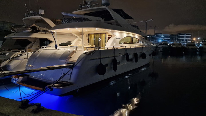 Beautiful Motor Yacht Barcelona - Barcelone