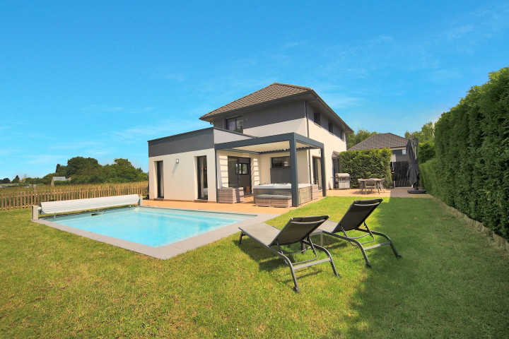 La Villa Sainghin - Piscine Et Jacuzzi Privé - Norte